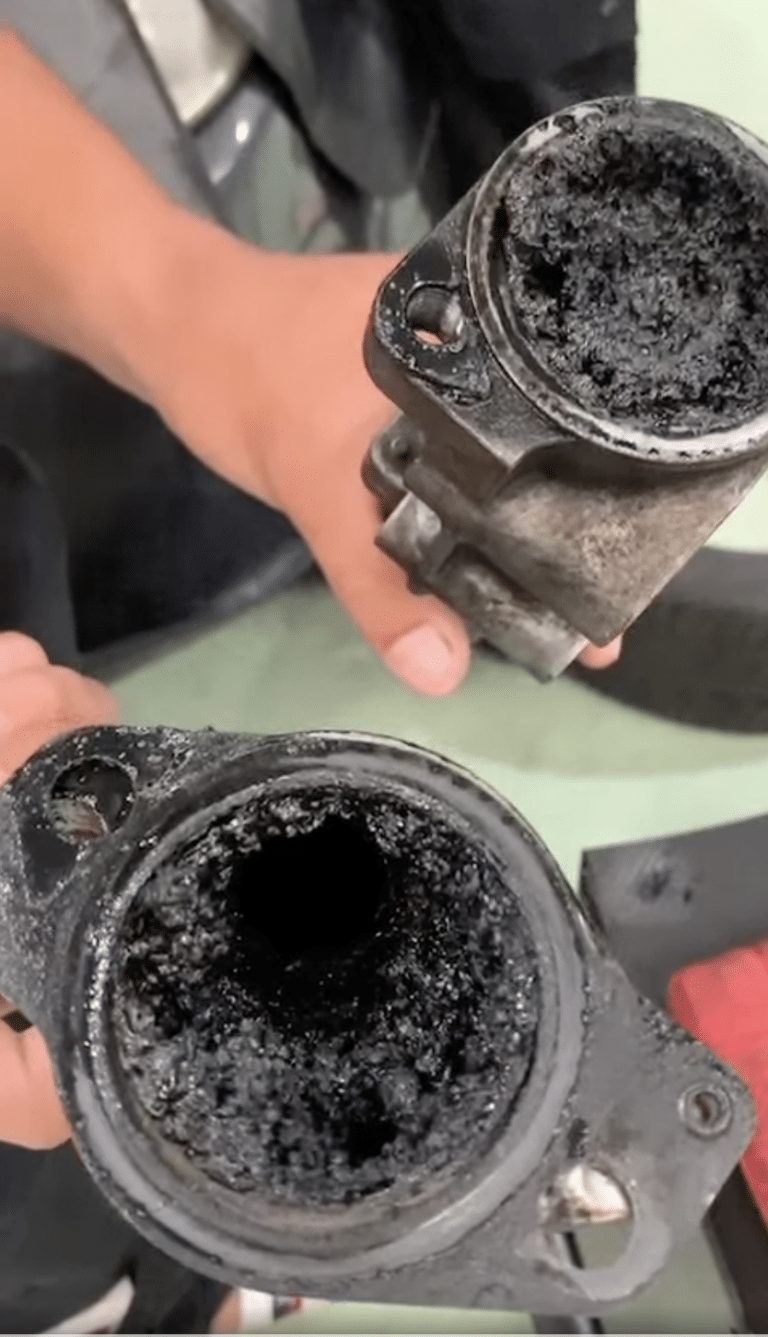 Wie Sie Ihr Abgasrückführungs AGR Ventil mit AGR Ventilreiniger reinigen - MyCar.Repair ...