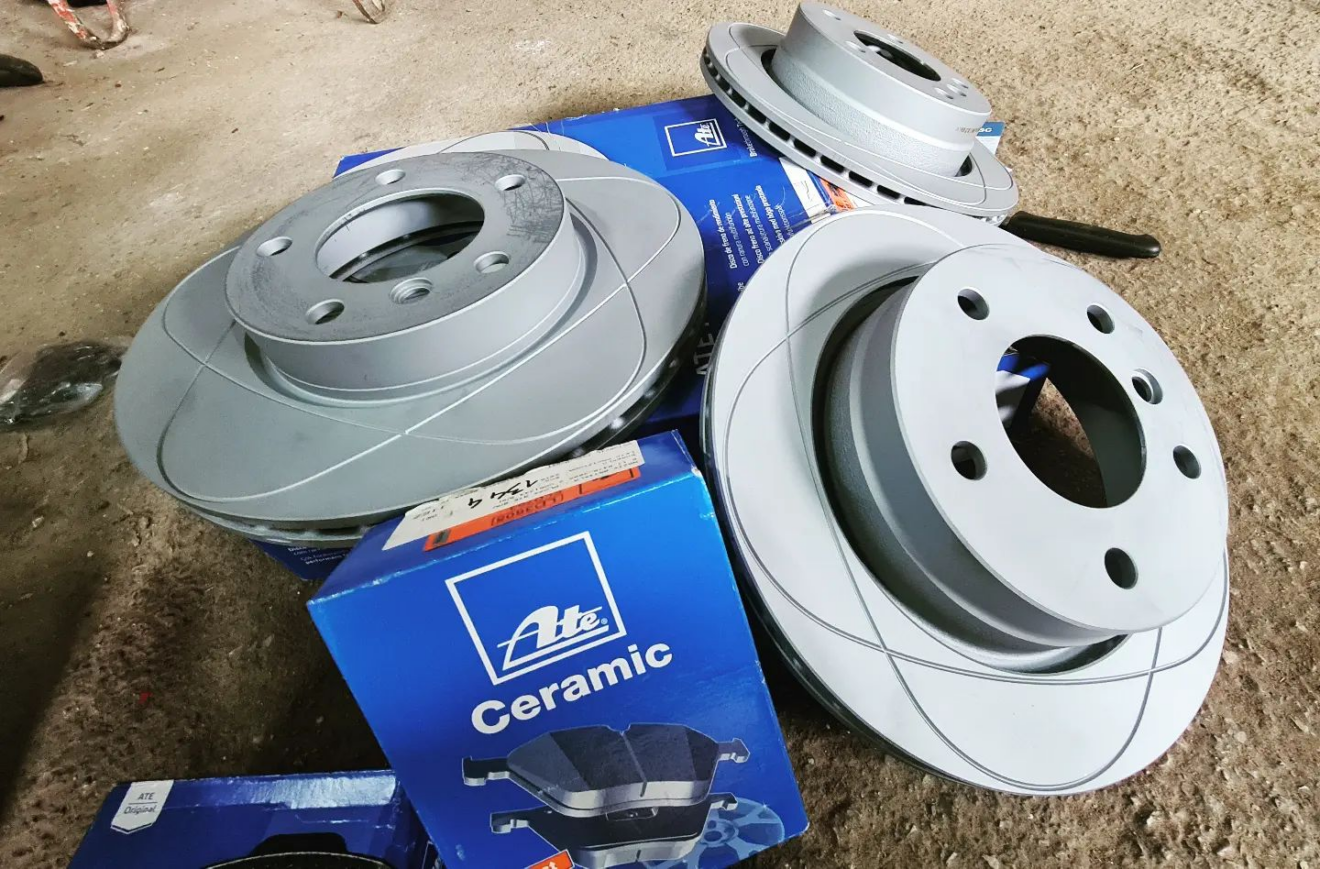 Know When To Change Brake Discs: Signs Of Wear & Safe Driving Tips