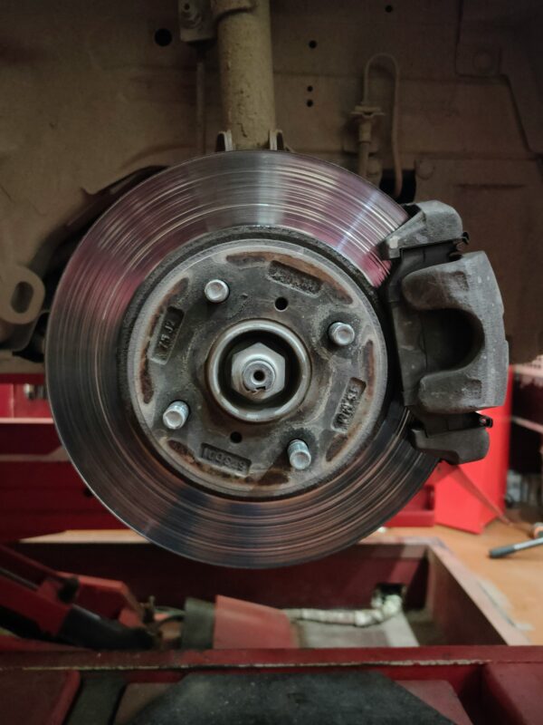 Know When To Change Brake Discs: Signs Of Wear & Safe Driving Tips